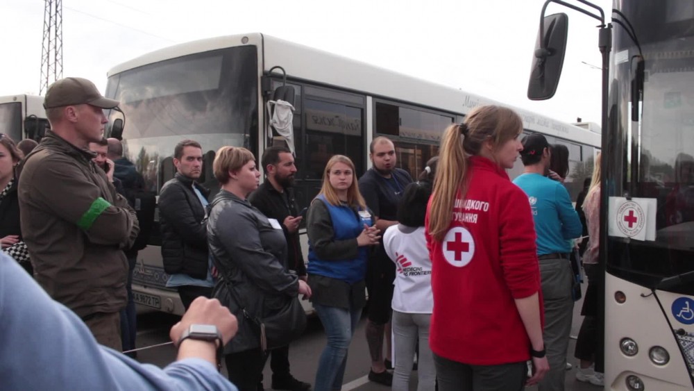 Ukraine: Civilians leave Azovstal in safe passage operation, saying ‘I ...